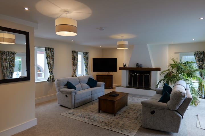 Spacious 2-bedroom Cottage - Jersey