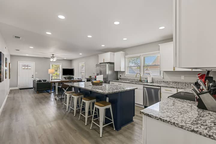 The Seyle: 3 Br 3 Full Baths, 8min To Downtown! - Greenville, SC