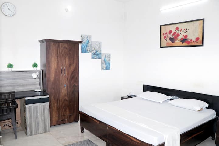 2 Rooms With Common Area - 