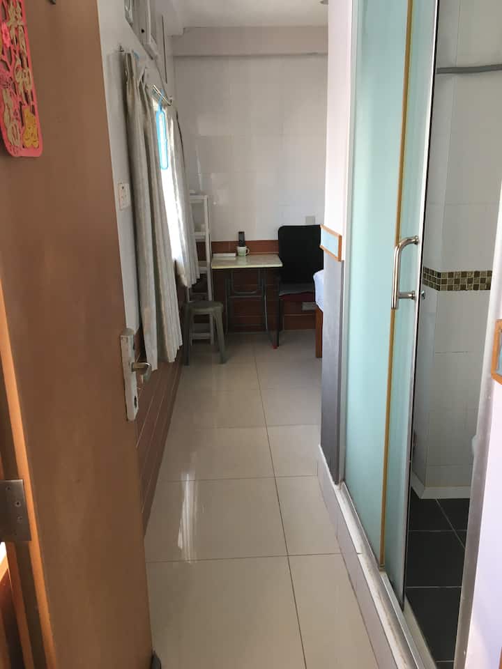 Double Bed Rm For Single Or Couple - Hong Kong