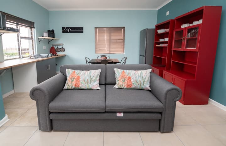 Eight Vineyards Modern Apartment - Somerset West