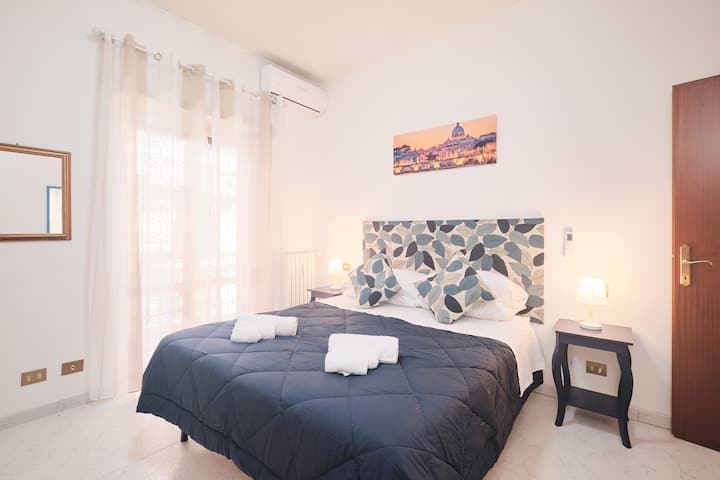 {Free Parking} Flat With A/c, Wi-fi & Netflix -