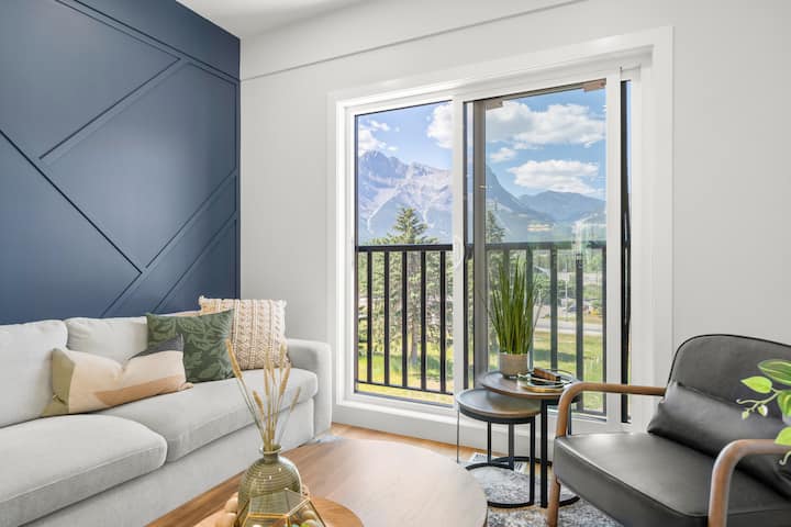 Modern 4br Mountain Retreat | Balcony, Bbq Near Dt - Canmore
