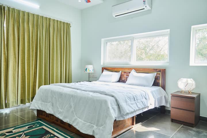 Secluded Contemporary Villa With Pool - Medchal