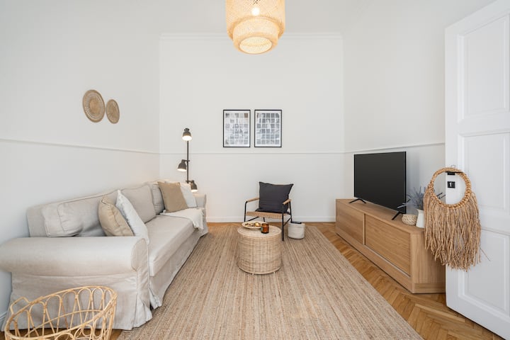 Empire Echo 2-bdr Apartment - Budapest