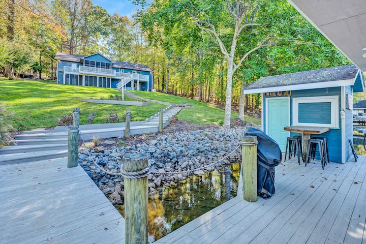 Waterfront: Ideal Dock For Boats, Swimming +Arcade - Smith Mountain Lake, VA