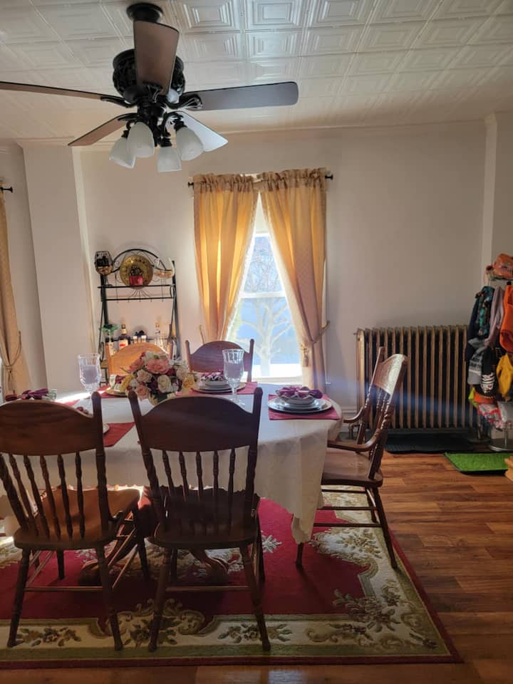 Suite, Walk-in Closet, Desk & Seating Area - Altoona