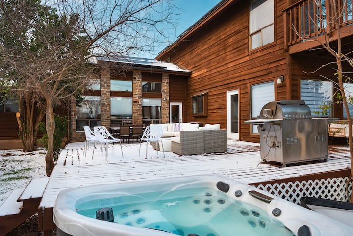 Hot Tub~game Room~ Kid-friendly~grill~large Deck - Lakeway, TX