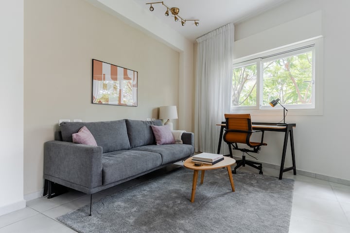 Blueground | Nahalat Bynamin Miklat, City View - Tel Aviv-Yafo