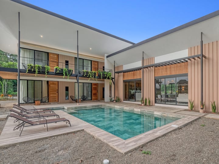 Villa Nu | Pool, Ac, Steps To Beach In Town - Kosta Rika