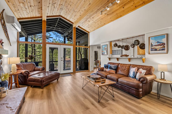 Cozy Urban Cabin Retreat - Flagstaff, AZ