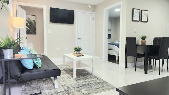 Eastvan Suite/near Skytrain/commercial Dr/king Bed - Vancouver