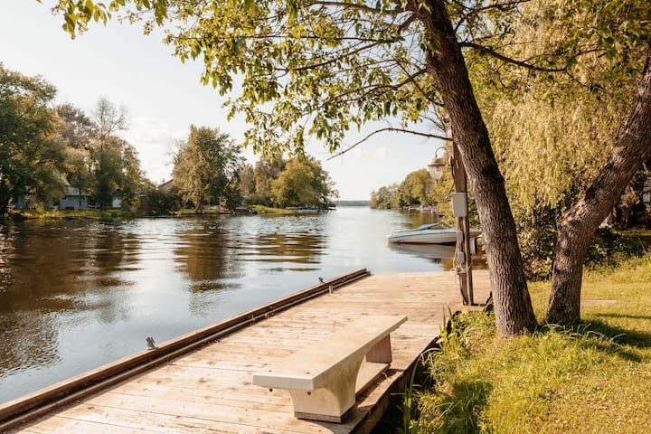 2 Gorgeous Waterfront Cottages - Gravenhurst