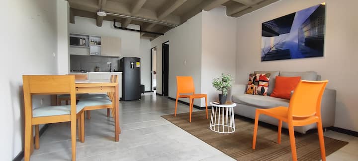 Acogedor Y Amplio Apto/ubicación Privilegiada/wifi - Medellín, Colombia