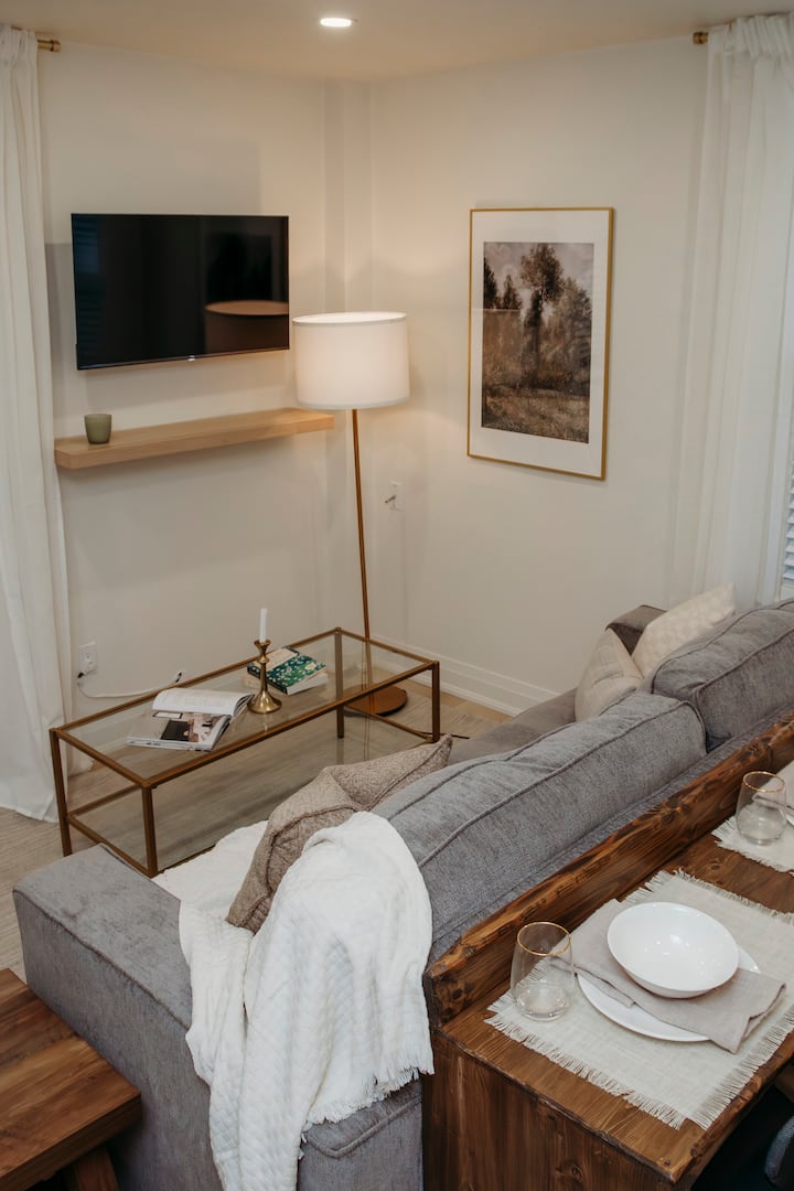 The Beverly Suites Unit 2, Five Mins From Falls - Niagara Falls