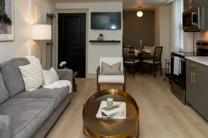 The Beverly Suites 01/02/03, Five Mins From Falls - Niagara Falls