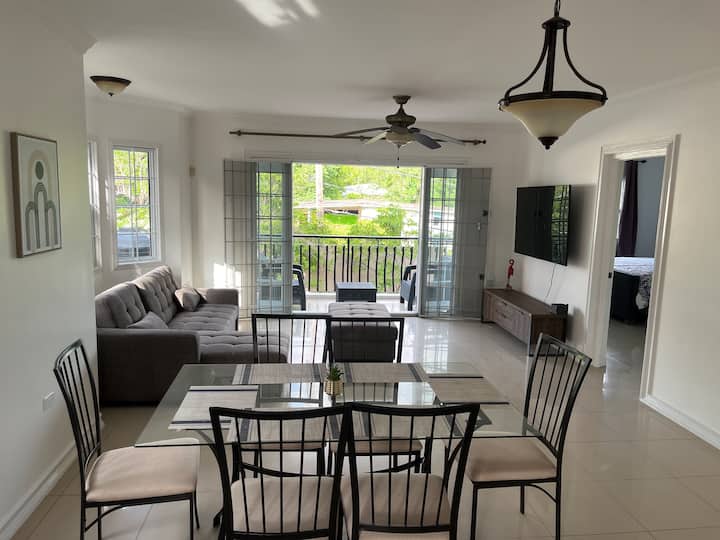 Centrally Located 3 Bed, 3 Bath - Kingston