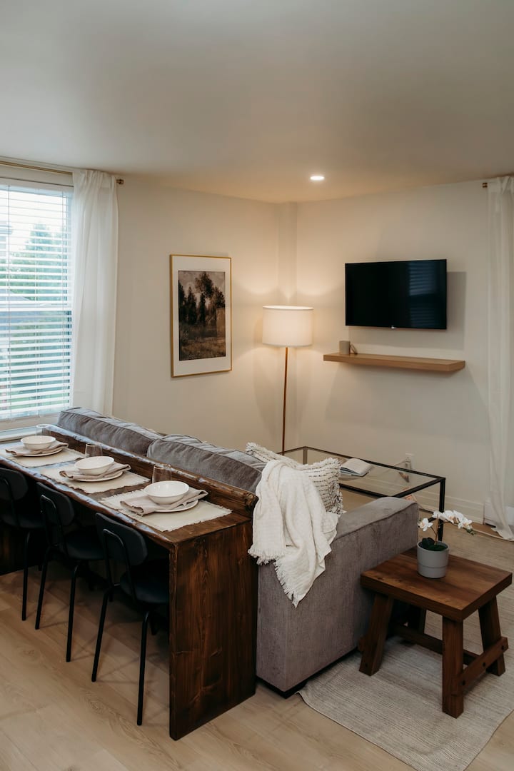 The Beverly Suites 02/03, Five Mins From Falls - 나이아가라폴스