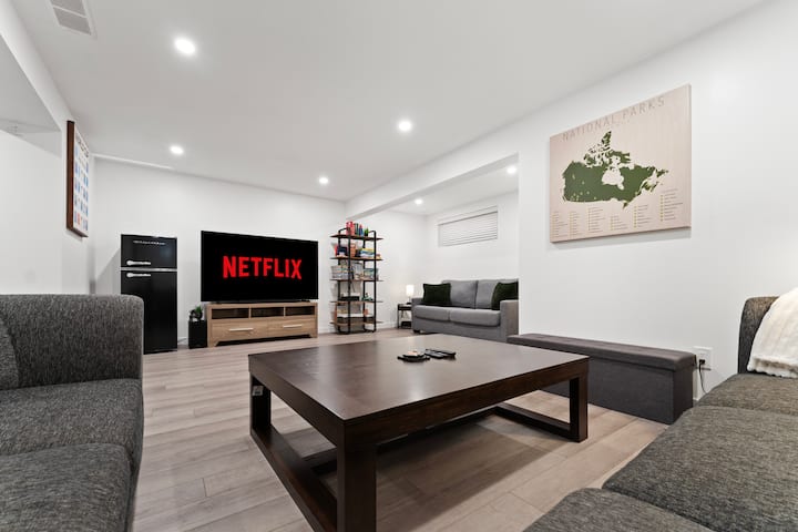 Airdrie Retreat  Sleeps 10  Games + Banff Access - Airdrie