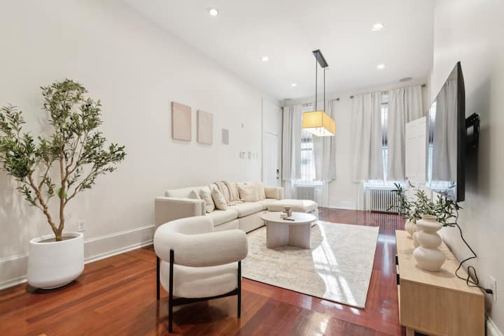 Heart Of Philly: Luxe 6 Bed, 3 Bath Haven - Philadelphia, PA