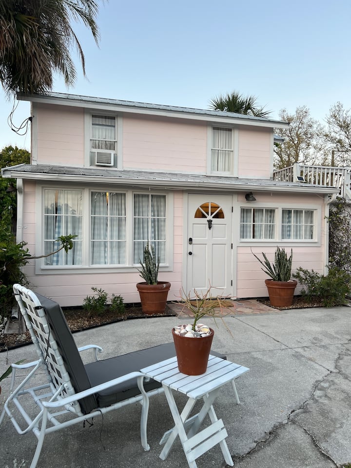 King Bed~ Stylish Pro Long Stay - Sarasota, FL