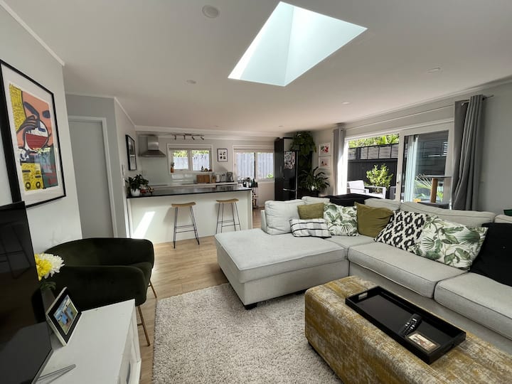 Bright & Modern Kingsland Home - Auckland