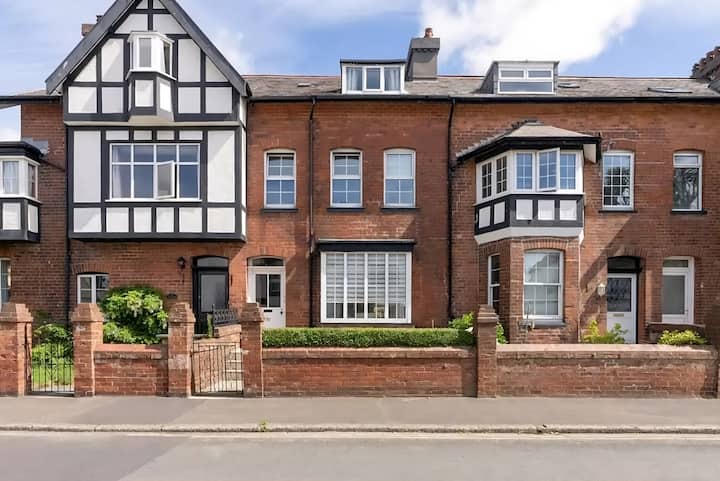 Spacious House Close To Tt Grandstand &City Centre - Isle of Man