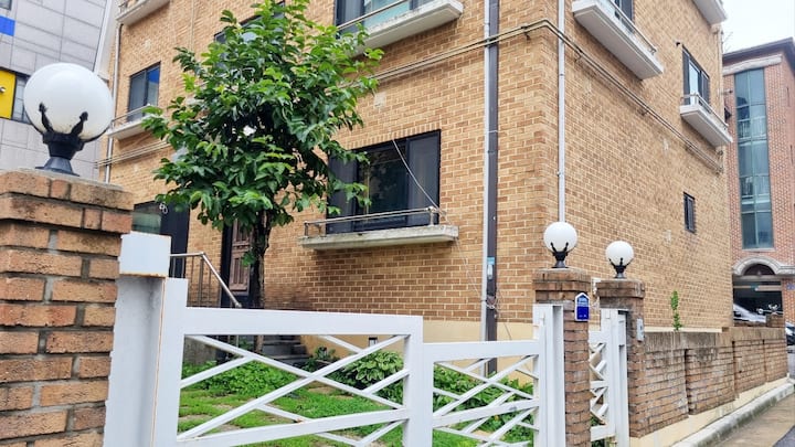 국립암센터 2분/ 2 Q Bedrooms/ 온돌 마루방/ 온수패드/ 정수기/53m² 주택/ - 고봉동