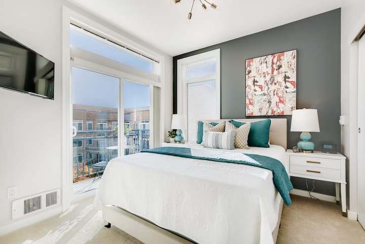 Gorgeous 2 Br Penthouse In The Heart Of The City - Seattle, WA