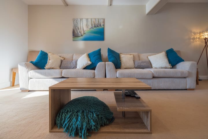 The Secret Garden- West Sussex 3 Bed House W Drive - West Sussex