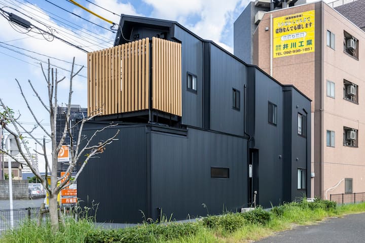 【2024年 Open】駅から30秒!コンビニから徒歩3分!スーパーまで1分!1日1組限定貸切一軒家 - Fukuoka