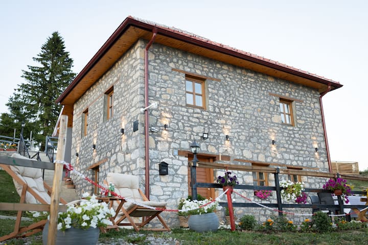Kula 1960 • Luxury Stone House - Montenegro