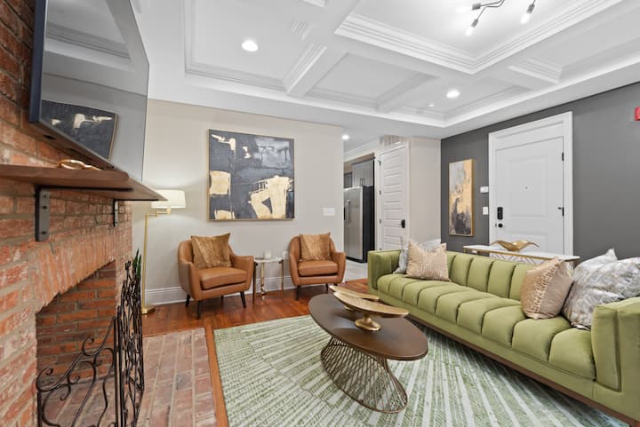 Elegant Mount Vernon Apt Near Johns Hopkins - Baltimore, MD