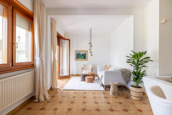 Ampia Villa Con Giardino: La Tua Oasi Di Relax - Italie