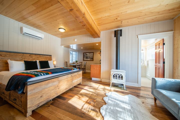 Shasta View Lodge | Cabin 6 - McCloud, CA