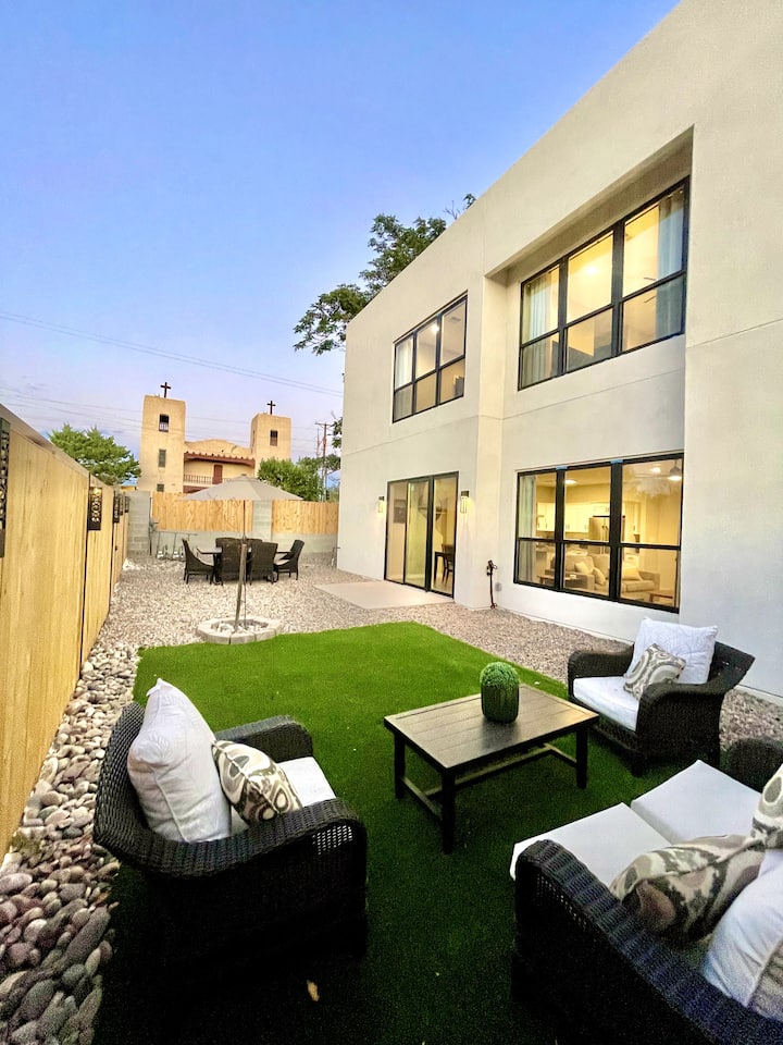 Brand New  Private Backyard & Garage Near Downtown - Albuquerque, NM