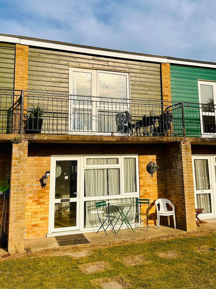 Chalet Nearby Hemsby Beach In Norfolk Ref 18193b -
