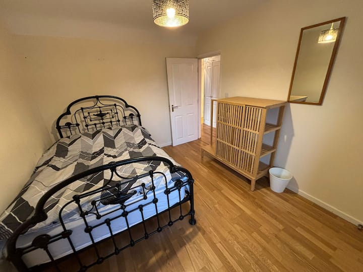 Double Bedroom With Parking (Room 1) - Watford