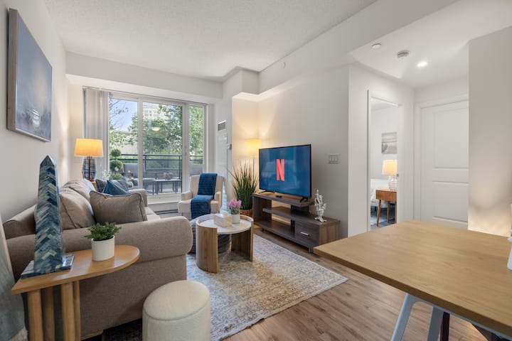 Pet Friendly Condo, Private Terrace, Pool & Gym - 256