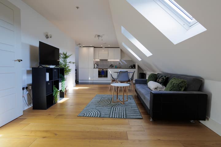 Modern 1-bed Central Kingston - Surbiton