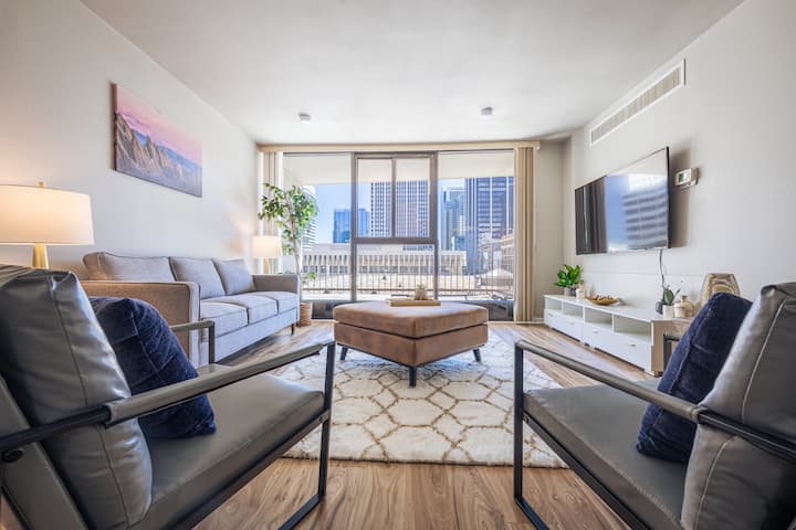 Luxe Downtown Denver Condo | 30+ Days | Work-ready - Denver
