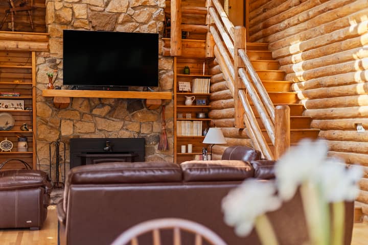 Private Log Cabin Home On 5 Acres - McConnells Mill State Park, Portersville