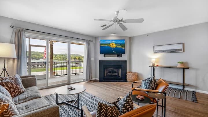 Lakefront 3br Condo+boat Slip!
Lake Of The Ozark’s - Camdenton, MO