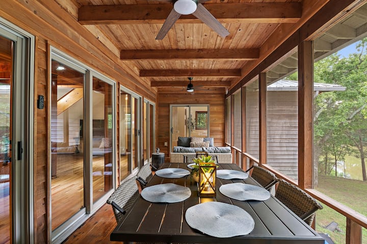 Lakeside Landing -Spacious Cabin, Sleeps 10 - Mount Juliet, TN