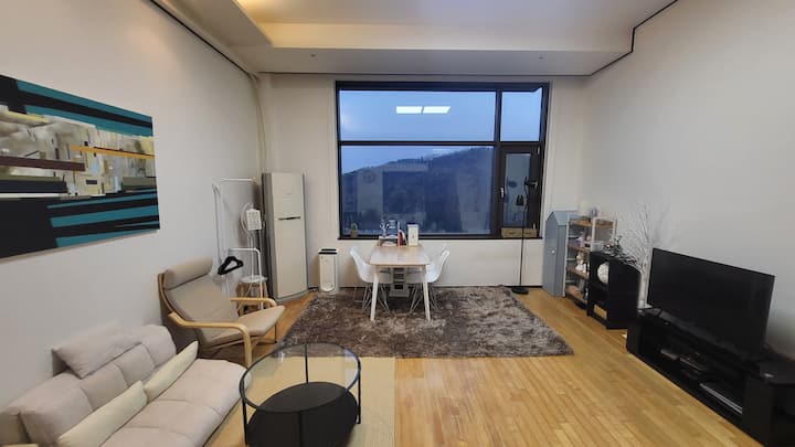 분당 서현역 숲속전망 조용한 복층 힐링하우스
안락하고 청결한 침구및 다양한 전자제품비치 - 풍덕천2동