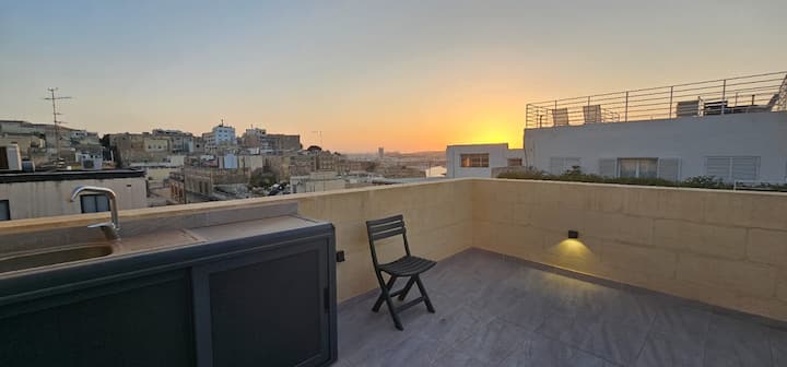 Valletta Penthouse With Cathedral View - Valletta