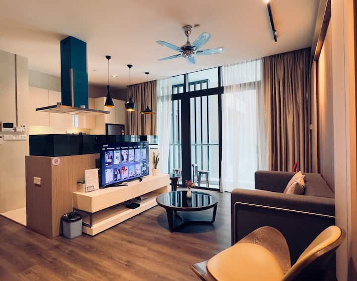 Modern & Luxury Suite @ Riverson Soho, City Centre - サバ
