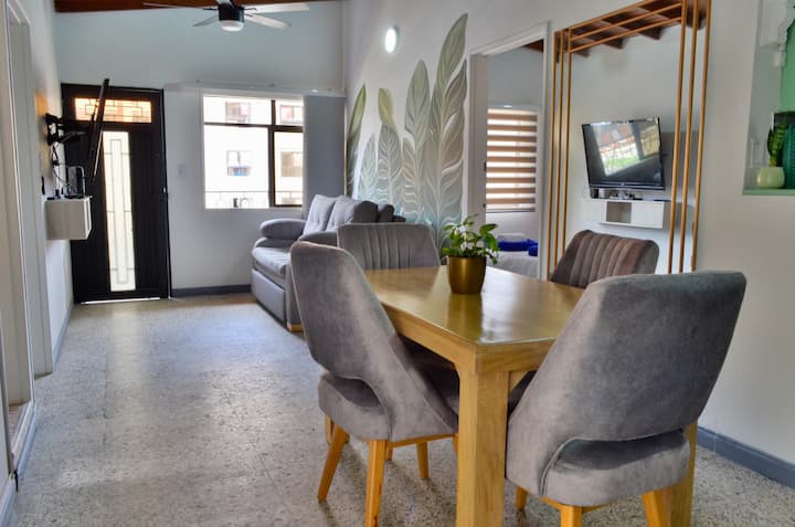 Casa Cómoda Y Amplia En La Av 80 - Medellín, Colombia