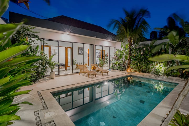 2 Br Villa Central Seminyak | Floating Breakfast - Seminyak
