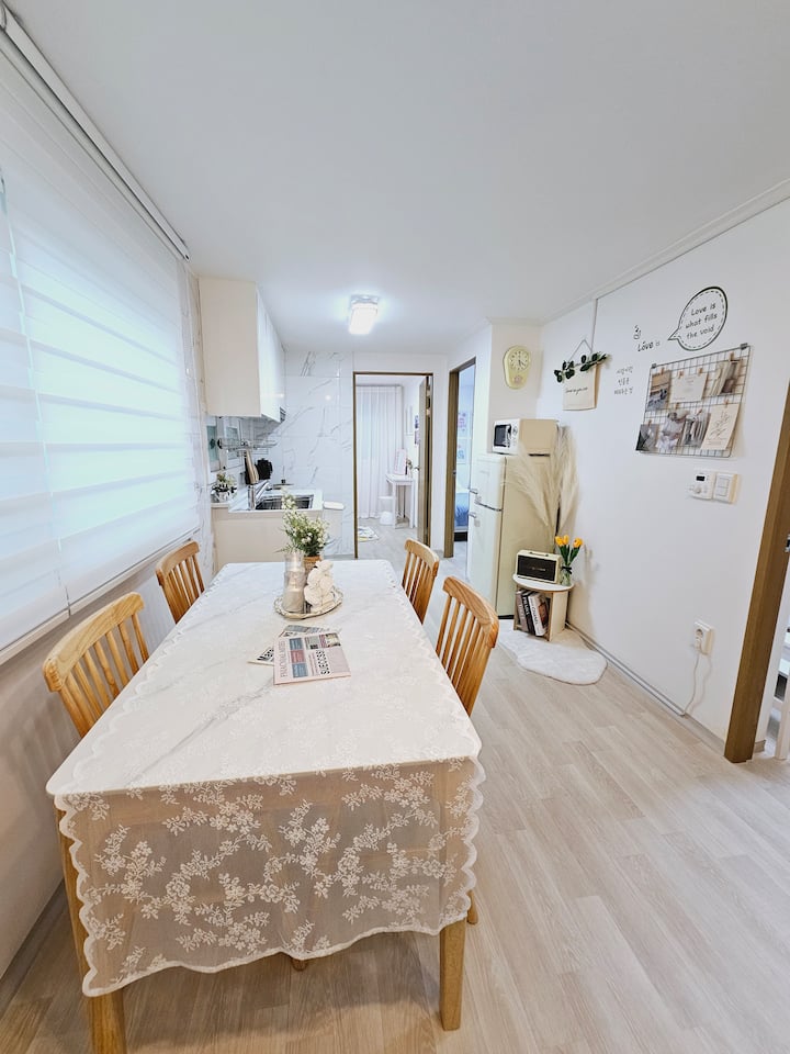 Family 3room/4bed/7 Min Hongdae Exit 1/main St. - South Korea